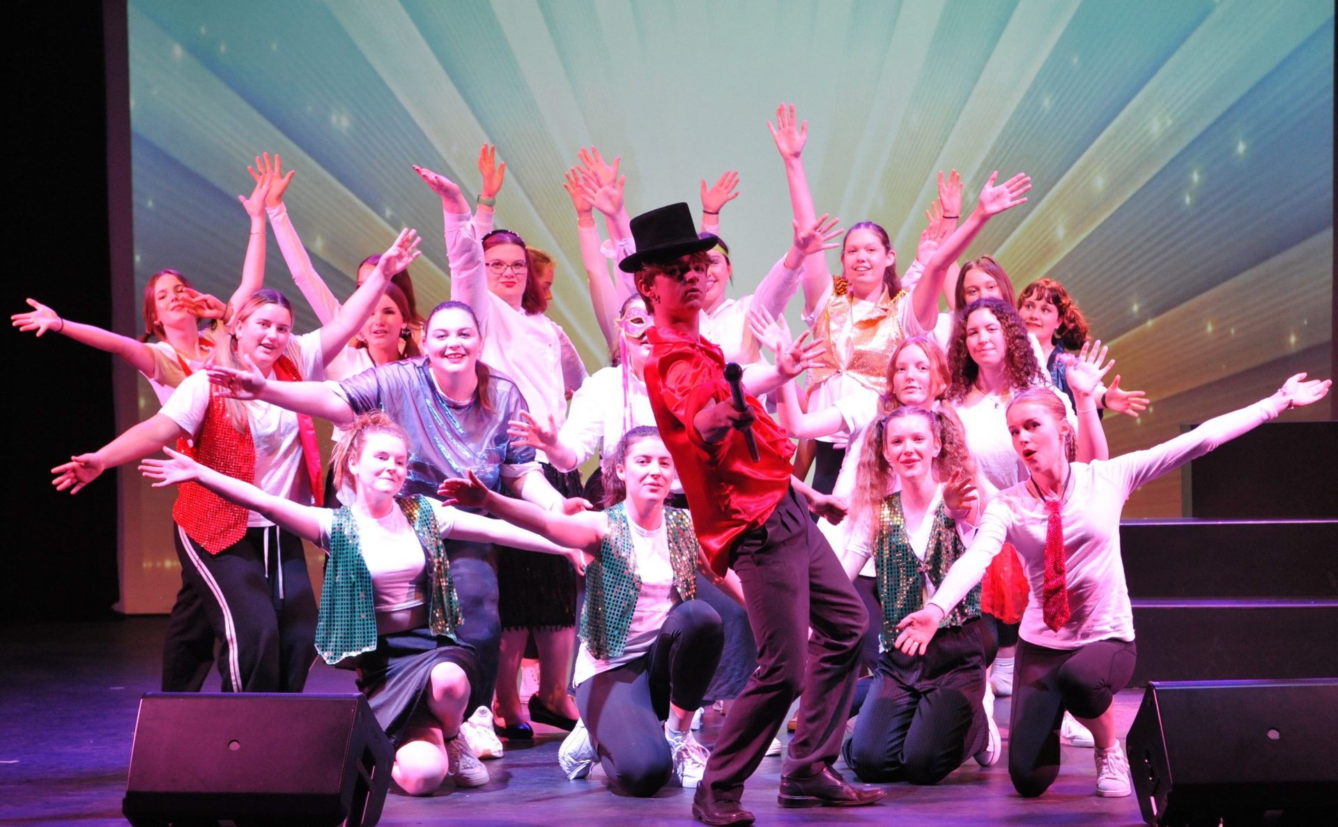 Stars take to stage | The News